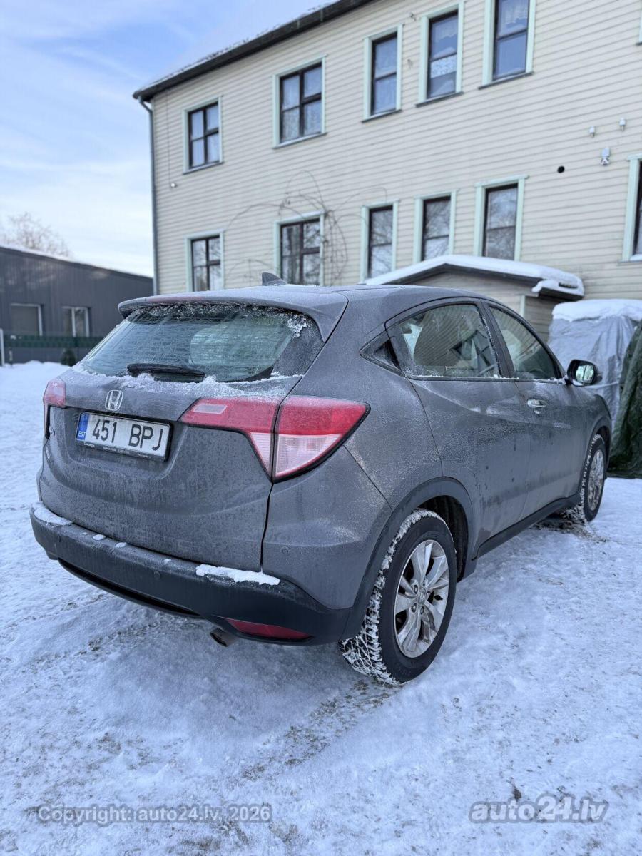 Pelēks Honda HR-V 2015 Tallina, ar dzinēja tilpumu 1.50 L un nobraukumu 119 tūkst. km par 10900 €, foto 3 vietnē AUTOMOTO.COM.LV