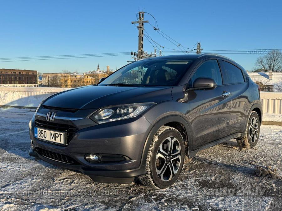 Grey Honda HR-V 2016 in Tallinn, with an engine capacity of 1.50 L and mileage of 132 thousand km for 11500 €, photo 1 on AUTOMOTO.COM.LV