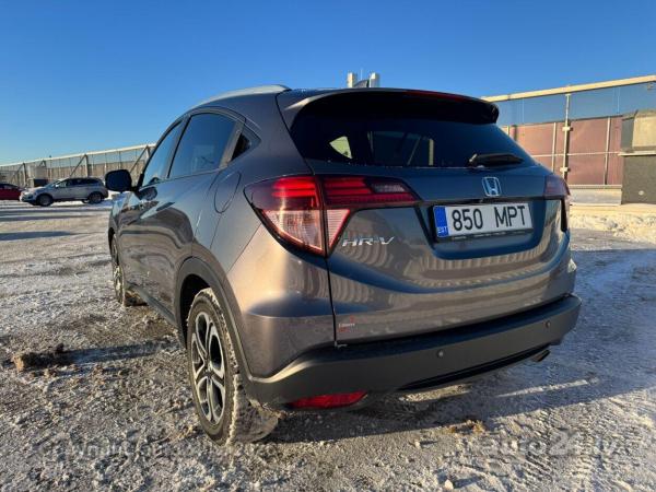 Pelēks Honda HR-V 2016 Tallina, ar dzinēja tilpumu 1.50 L un nobraukumu 132 tūkst. km par 11500 €, foto 3 vietnē AUTOMOTO.COM.LV