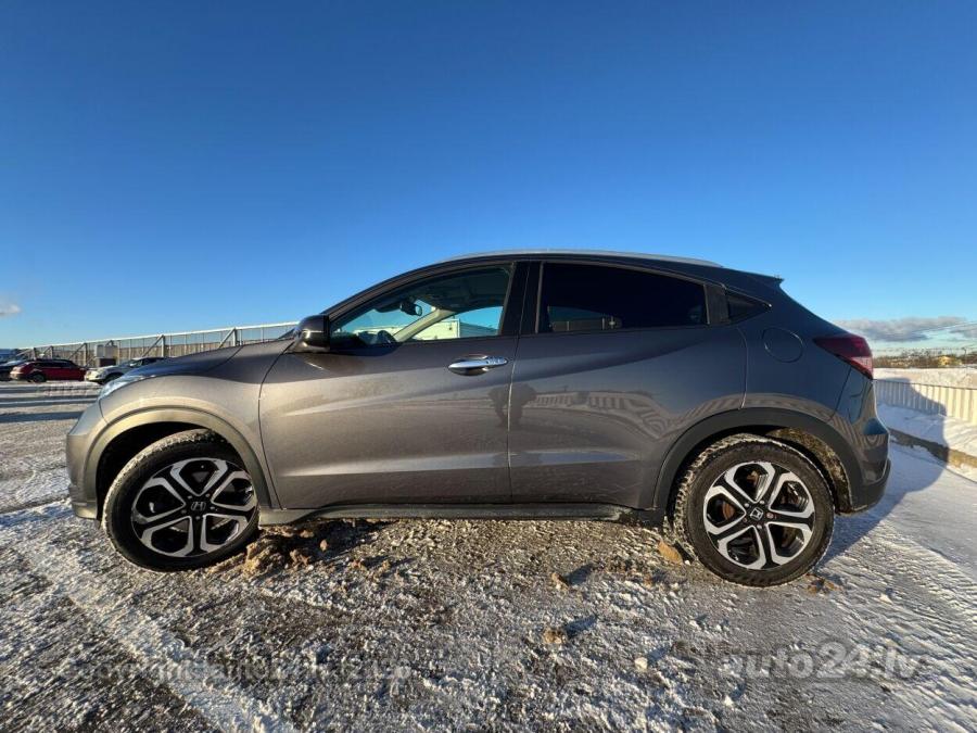 Grey Honda HR-V 2016 in Tallinn, with an engine capacity of 1.50 L and mileage of 132 thousand km for 11500 €, photo 2 on AUTOMOTO.COM.LV