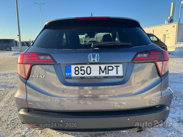 Grey Honda HR-V 2016 in Tallinn, with an engine capacity of 1.50 L and mileage of 132 thousand km for 11500 €, photo 4 on AUTOMOTO.COM.LV