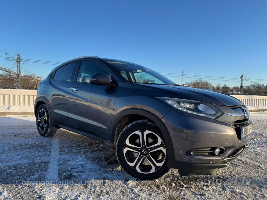 Grey Honda HR-V 2016 in Tallinn, with an engine capacity of 1.50 L and mileage of 132 thousand km for 11500 €, photo 7 on AUTOMOTO.COM.LV