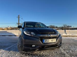 Grey Honda HR-V 2016 in Tallinn, with an engine capacity of 1.50 L and mileage of 132 thousand km for 11500 €, photo 8 on AUTOMOTO.COM.LV