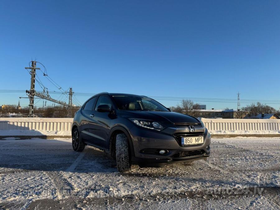 Grey Honda HR-V 2016 in Tallinn, with an engine capacity of 1.50 L and mileage of 132 thousand km for 11500 €, photo 18 on AUTOMOTO.COM.LV