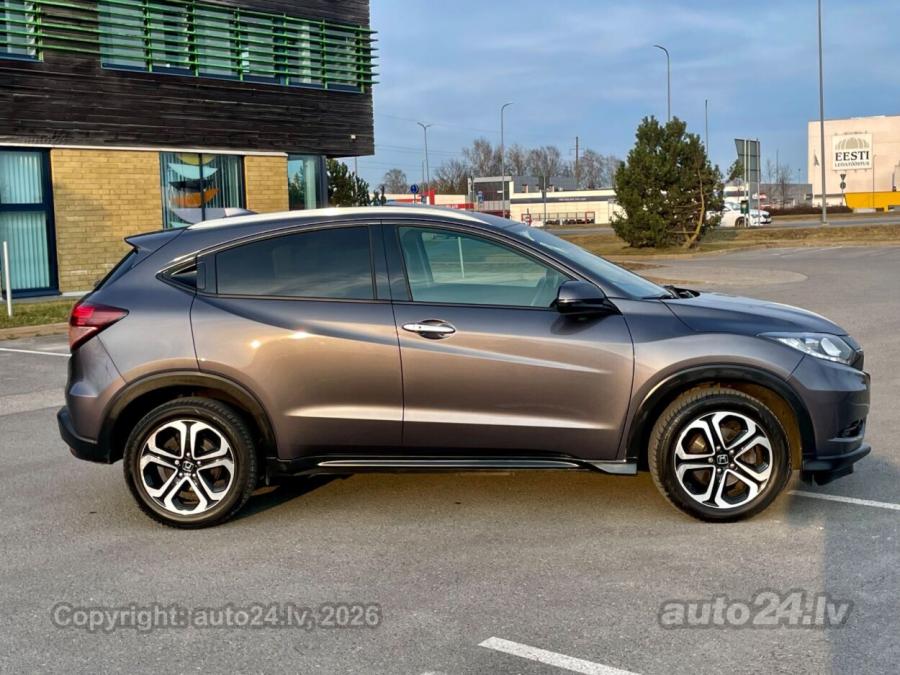 Pelēks Honda HR-V 2016 Tartu, ar dzinēja tilpumu 1.50 L un nobraukumu 133 tūkst. km par 12800 €, foto 4 vietnē AUTOMOTO.COM.LV