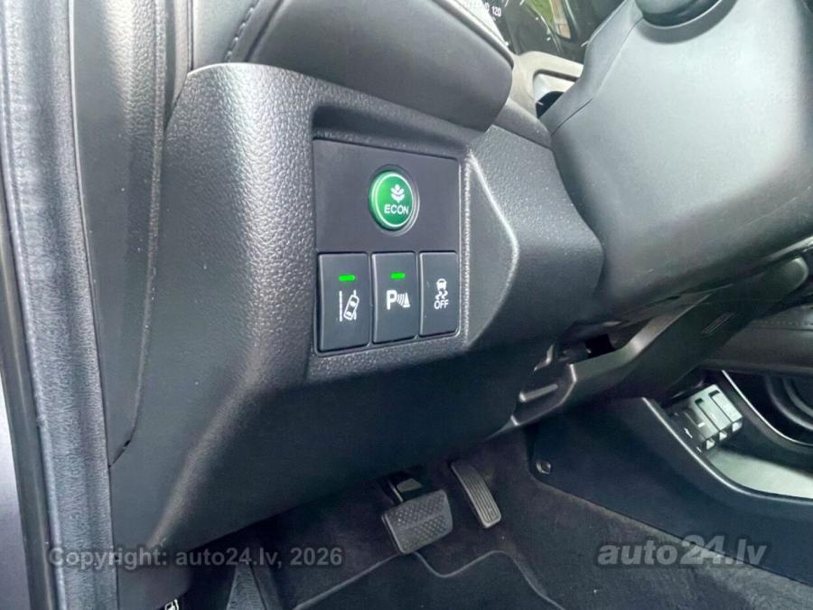 Pelēks Honda HR-V 2016 Tartu, ar dzinēja tilpumu 1.50 L un nobraukumu 133 tūkst. km par 12800 €, foto 18 vietnē AUTOMOTO.COM.LV