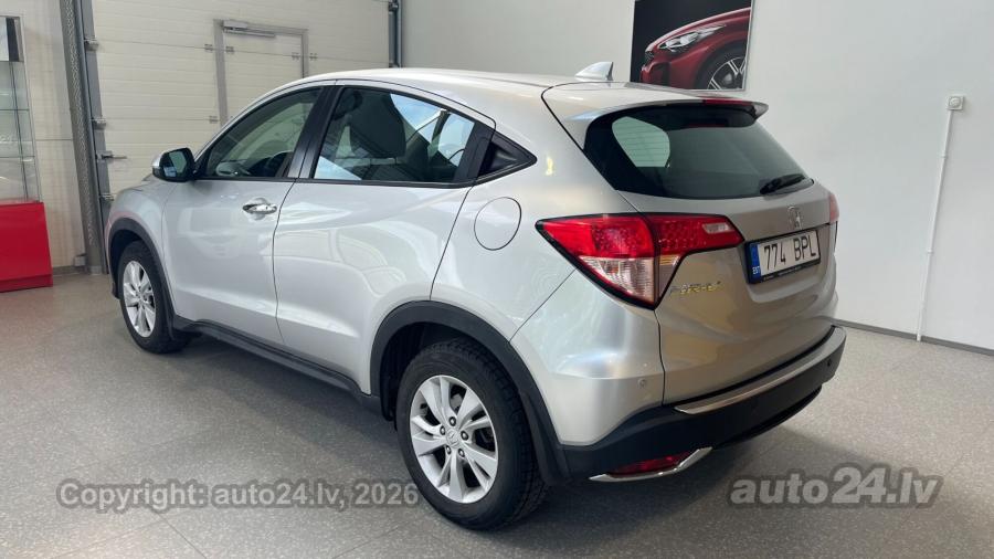 Grey Honda HR-V 2016 in Narva, with an engine capacity of 1.50 L and mileage of 42 thousand km for 12500 €, photo 4 on AUTOMOTO.COM.LV