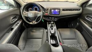 Grey Honda HR-V 2016 in Narva, with an engine capacity of 1.50 L and mileage of 42 thousand km for 12500 €, photo 6 on AUTOMOTO.COM.LV