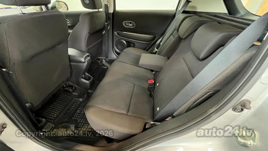 Grey Honda HR-V 2016 in Narva, with an engine capacity of 1.50 L and mileage of 42 thousand km for 12500 €, photo 8 on AUTOMOTO.COM.LV