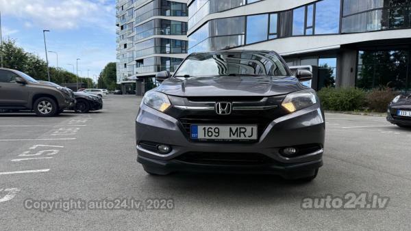 Pelēks Honda HR-V 2017 Tallina, ar dzinēja tilpumu 1.50 L un nobraukumu 126 tūkst. km par 11690 €, foto 1 vietnē AUTOMOTO.COM.LV