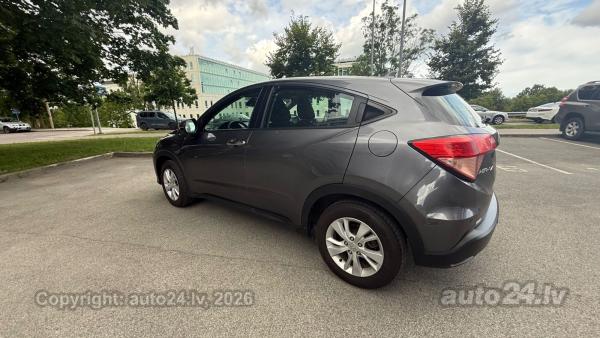 Pelēks Honda HR-V 2017 Tallina, ar dzinēja tilpumu 1.50 L un nobraukumu 126 tūkst. km par 11690 €, foto 4 vietnē AUTOMOTO.COM.LV