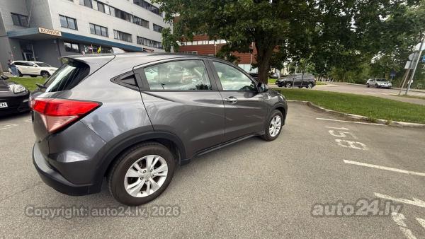 Pelēks Honda HR-V 2017 Tallina, ar dzinēja tilpumu 1.50 L un nobraukumu 126 tūkst. km par 11690 €, foto 5 vietnē AUTOMOTO.COM.LV