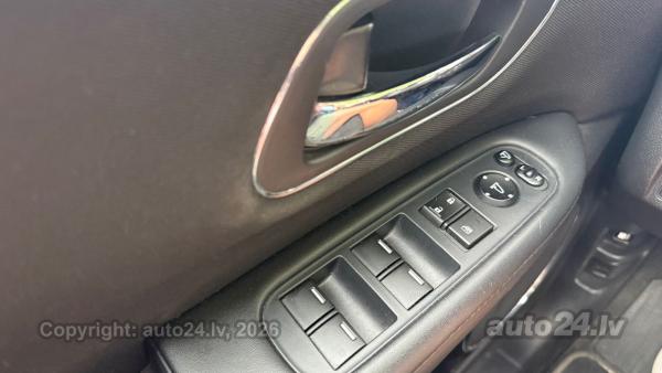 Pelēks Honda HR-V 2017 Tallina, ar dzinēja tilpumu 1.50 L un nobraukumu 126 tūkst. km par 11690 €, foto 8 vietnē AUTOMOTO.COM.LV