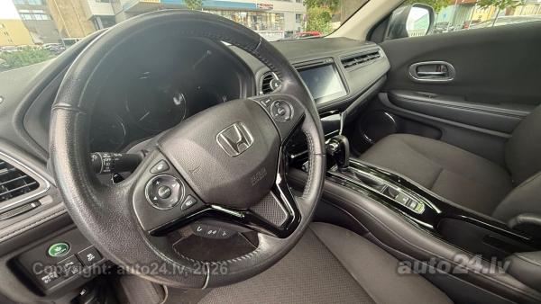 Pelēks Honda HR-V 2017 Tallina, ar dzinēja tilpumu 1.50 L un nobraukumu 126 tūkst. km par 11690 €, foto 9 vietnē AUTOMOTO.COM.LV