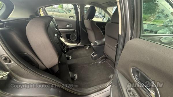 Pelēks Honda HR-V 2017 Tallina, ar dzinēja tilpumu 1.50 L un nobraukumu 126 tūkst. km par 11690 €, foto 10 vietnē AUTOMOTO.COM.LV