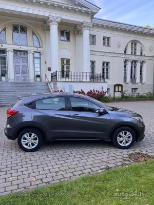 Pelēks Honda HR-V 2017 Tallina, ar dzinēja tilpumu 1.50 L un nobraukumu 115 tūkst. km par 13000 €, foto 4 vietnē AUTOMOTO.COM.LV