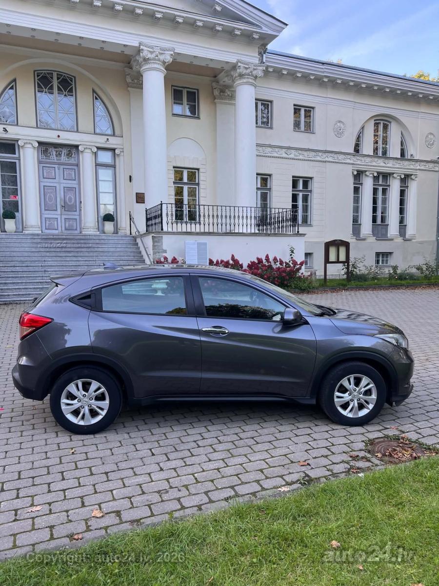 Pelēks Honda HR-V 2017 Tallina, ar dzinēja tilpumu 1.50 L un nobraukumu 115 tūkst. km par 13000 €, foto 4 vietnē AUTOMOTO.COM.LV