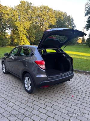 Pelēks Honda HR-V 2017 Tallina, ar dzinēja tilpumu 1.50 L un nobraukumu 115 tūkst. km par 13000 €, foto 5 vietnē AUTOMOTO.COM.LV