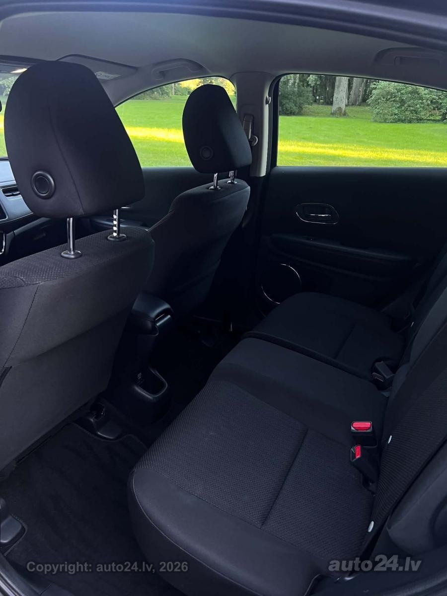 Pelēks Honda HR-V 2017 Tallina, ar dzinēja tilpumu 1.50 L un nobraukumu 115 tūkst. km par 13000 €, foto 9 vietnē AUTOMOTO.COM.LV