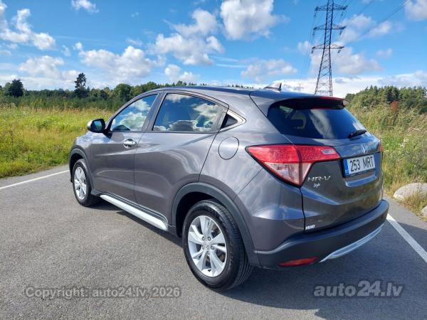 Pelēks Honda HR-V 2018 Tallina, ar dzinēja tilpumu 1.50 L un nobraukumu 150 tūkst. km par 14200 €, foto 2 vietnē AUTOMOTO.COM.LV