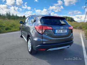 Grey Honda HR-V 2018 in Tallinn, with an engine capacity of 1.50 L and mileage of 150 thousand km for 14200 €, photo 4 on AUTOMOTO.COM.LV