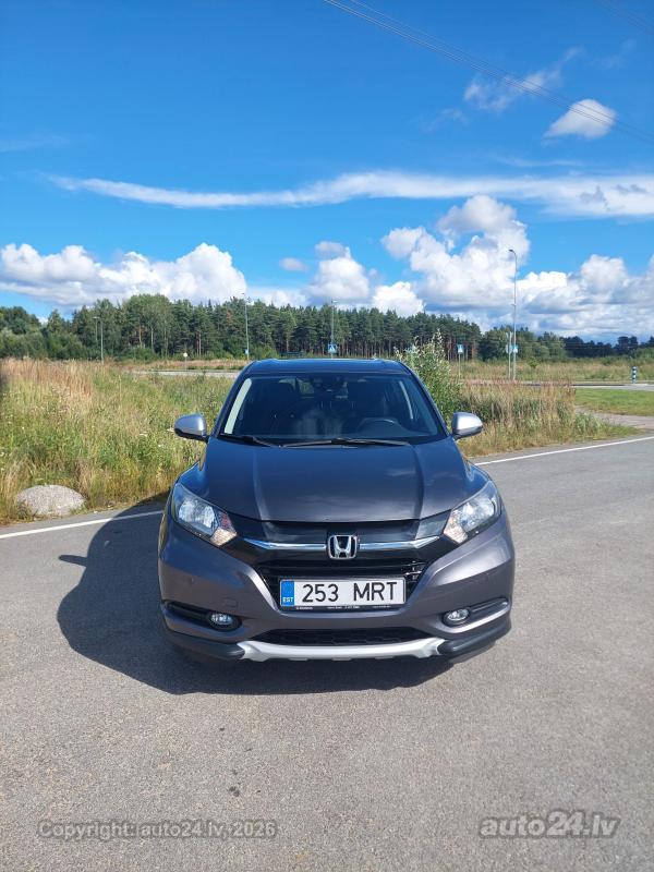 Pelēks Honda HR-V 2018 Tallina, ar dzinēja tilpumu 1.50 L un nobraukumu 150 tūkst. km par 14200 €, foto 4 vietnē AUTOMOTO.COM.LV