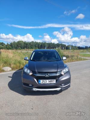 Grey Honda HR-V 2018 in Tallinn, with an engine capacity of 1.50 L and mileage of 150 thousand km for 14200 €, photo 5 on AUTOMOTO.COM.LV