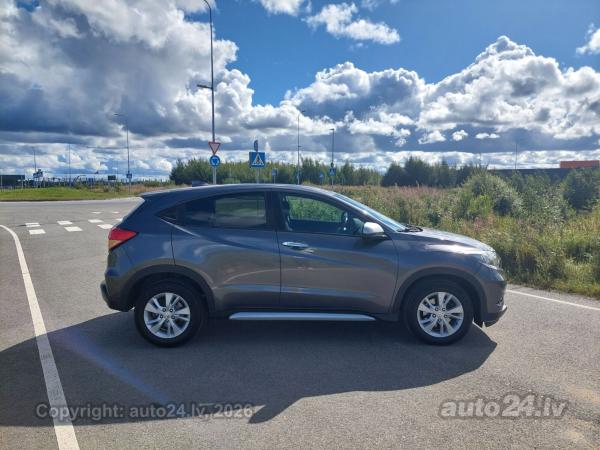 Pelēks Honda HR-V 2018 Tallina, ar dzinēja tilpumu 1.50 L un nobraukumu 150 tūkst. km par 14200 €, foto 5 vietnē AUTOMOTO.COM.LV