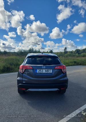 Grey Honda HR-V 2018 in Tallinn, with an engine capacity of 1.50 L and mileage of 150 thousand km for 14200 €, photo 8 on AUTOMOTO.COM.LV