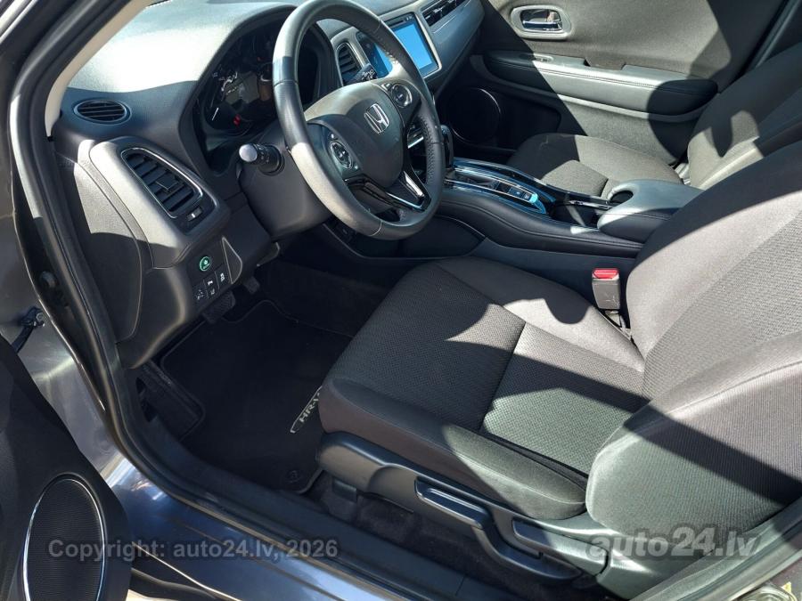 Grey Honda HR-V 2018 in Tallinn, with an engine capacity of 1.50 L and mileage of 150 thousand km for 14200 €, photo 9 on AUTOMOTO.COM.LV