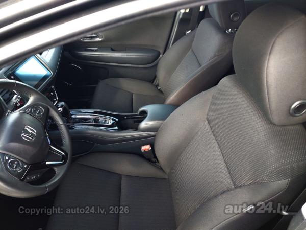Pelēks Honda HR-V 2018 Tallina, ar dzinēja tilpumu 1.50 L un nobraukumu 150 tūkst. km par 14200 €, foto 10 vietnē AUTOMOTO.COM.LV