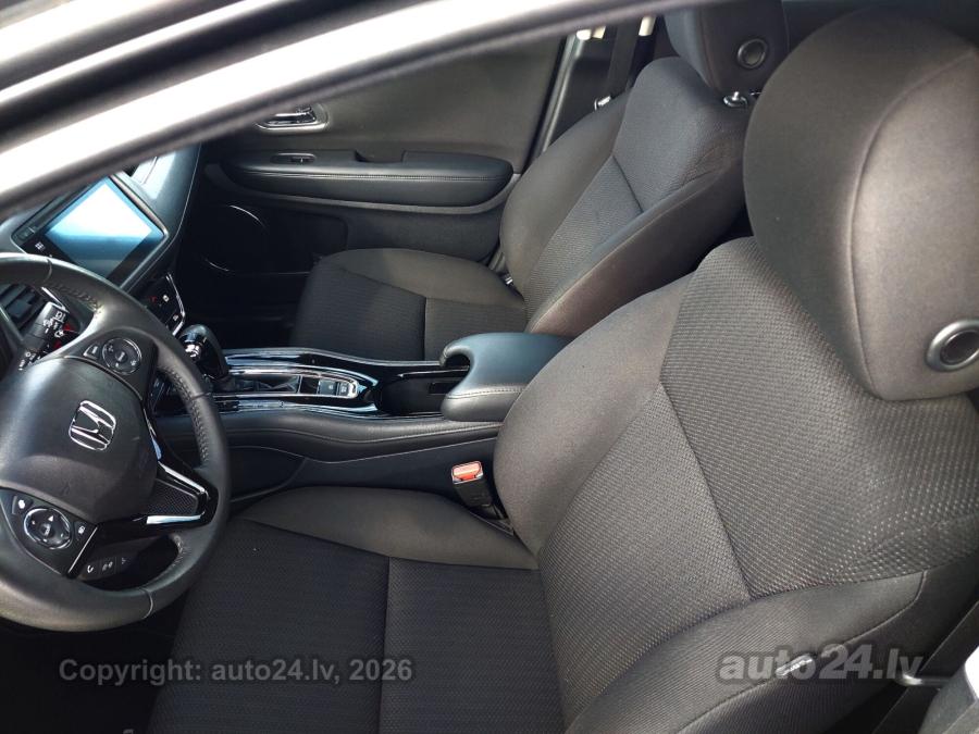 Grey Honda HR-V 2018 in Tallinn, with an engine capacity of 1.50 L and mileage of 150 thousand km for 14200 €, photo 11 on AUTOMOTO.COM.LV