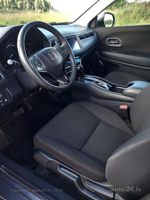 Grey Honda HR-V 2018 in Tallinn, with an engine capacity of 1.50 L and mileage of 150 thousand km for 14200 €, photo 12 on AUTOMOTO.COM.LV