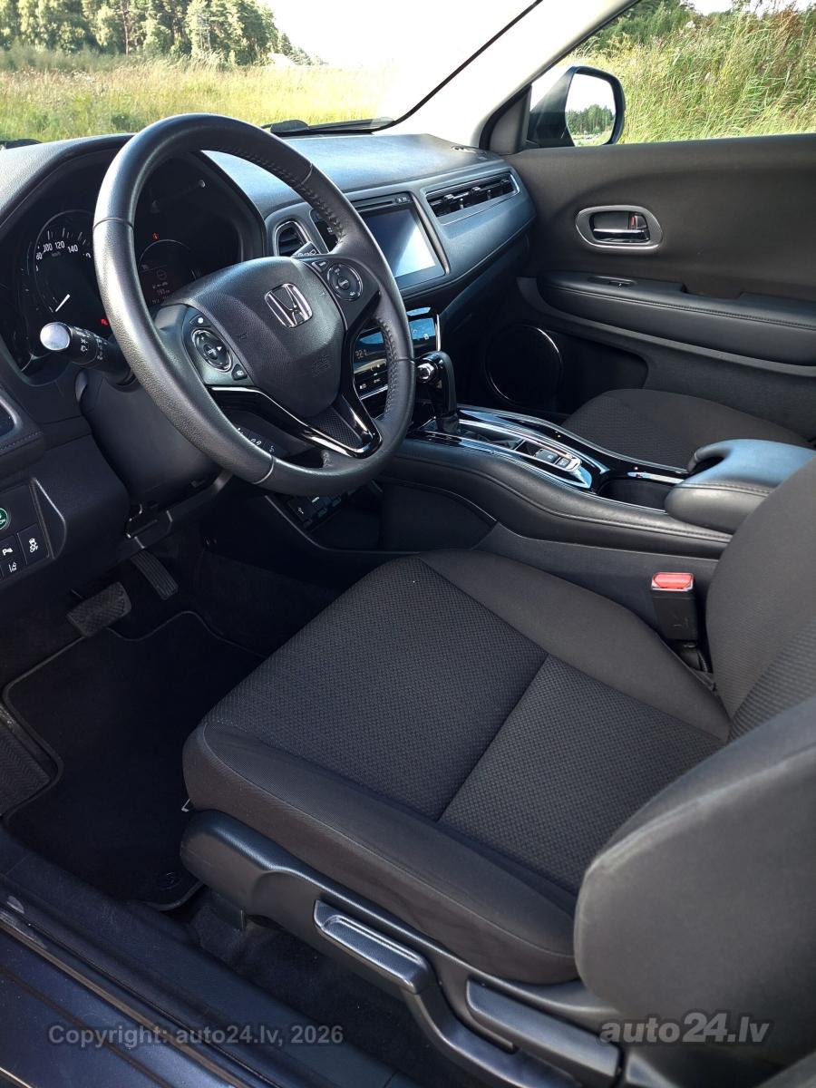Grey Honda HR-V 2018 in Tallinn, with an engine capacity of 1.50 L and mileage of 150 thousand km for 14200 €, photo 12 on AUTOMOTO.COM.LV