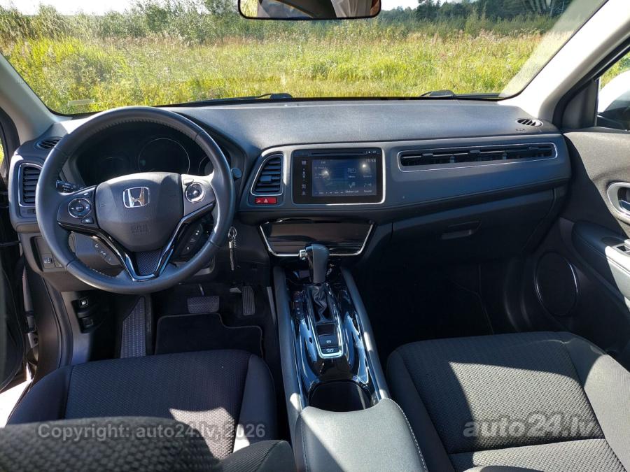 Grey Honda HR-V 2018 in Tallinn, with an engine capacity of 1.50 L and mileage of 150 thousand km for 14200 €, photo 15 on AUTOMOTO.COM.LV