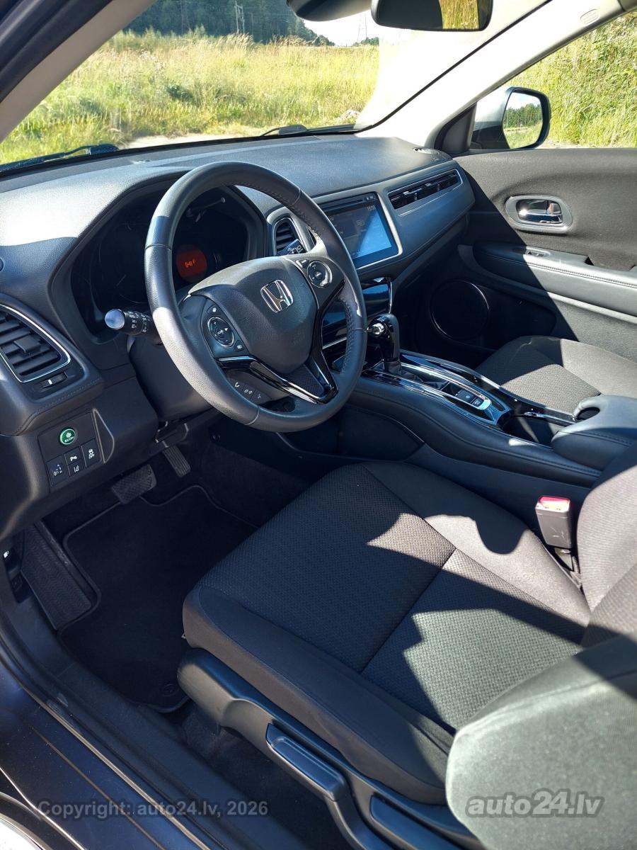 Grey Honda HR-V 2018 in Tallinn, with an engine capacity of 1.50 L and mileage of 150 thousand km for 14200 €, photo 16 on AUTOMOTO.COM.LV