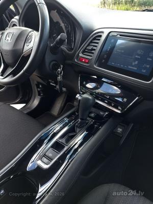 Grey Honda HR-V 2018 in Tallinn, with an engine capacity of 1.50 L and mileage of 150 thousand km for 14200 €, photo 17 on AUTOMOTO.COM.LV