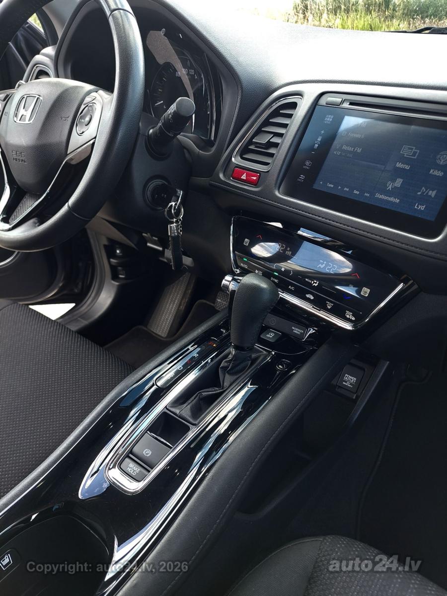 Grey Honda HR-V 2018 in Tallinn, with an engine capacity of 1.50 L and mileage of 150 thousand km for 14200 €, photo 17 on AUTOMOTO.COM.LV