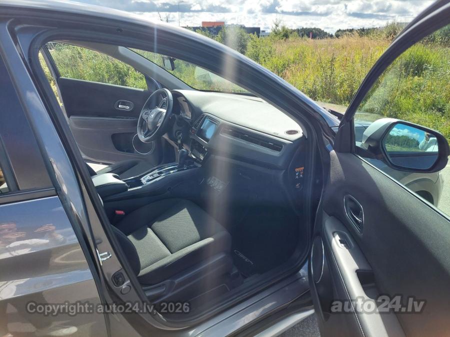 Grey Honda HR-V 2018 in Tallinn, with an engine capacity of 1.50 L and mileage of 150 thousand km for 14200 €, photo 20 on AUTOMOTO.COM.LV
