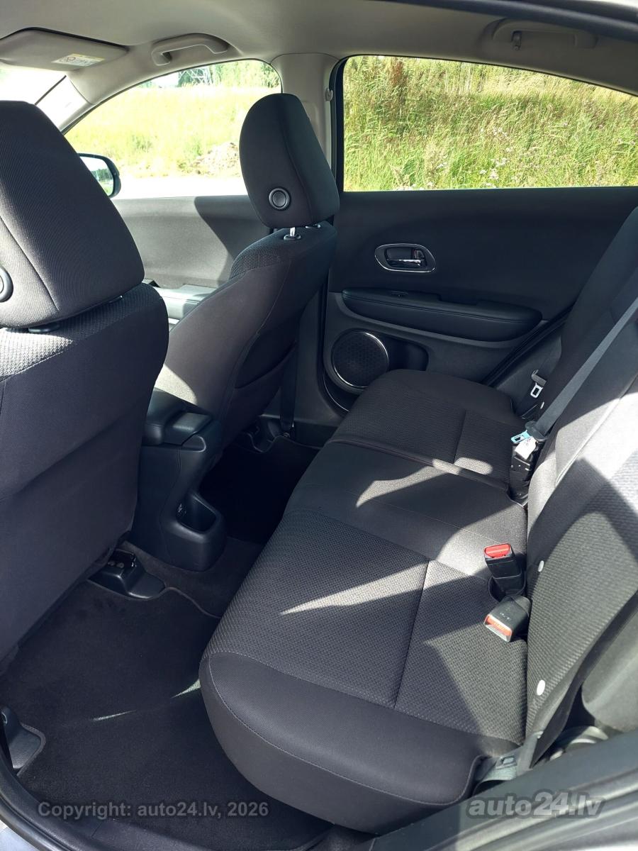 Grey Honda HR-V 2018 in Tallinn, with an engine capacity of 1.50 L and mileage of 150 thousand km for 14200 €, photo 21 on AUTOMOTO.COM.LV