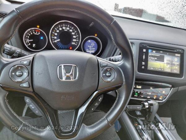 Grey Honda HR-V 2020 in Tallinn, with an engine capacity of 1.50 L and mileage of 49 thousand km for 21000 €, photo 5 on AUTOMOTO.COM.LV