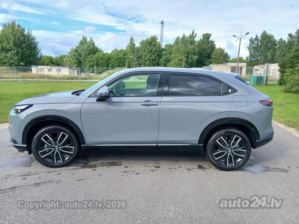 Grey Honda HR-V 2026 in Tallinn, with an engine capacity of 1.50 L and mileage of 4 thousand km for 33500 €, photo 2 on AUTOMOTO.COM.LV