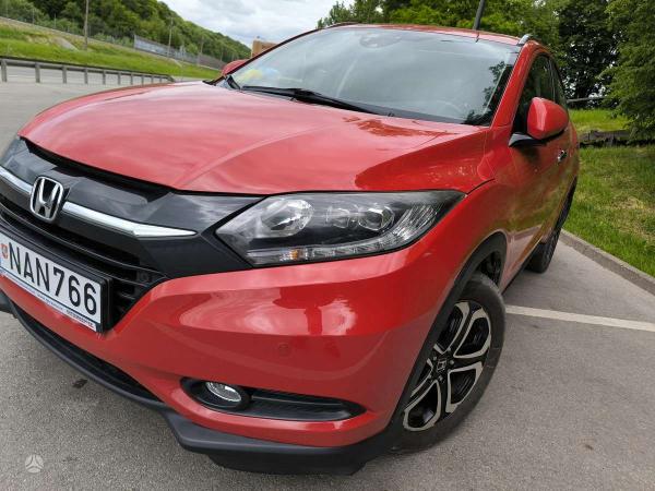 Red Honda HR-V 2017 in Kaunas, with an engine capacity of 1.50 L and mileage of 80 thousand km for 13700 €, photo 2 on AUTOMOTO.COM.LV