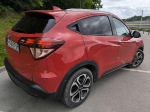 Sarkans Honda HR-V 2017 Kauņa, ar dzinēja tilpumu 1.50 L un nobraukumu 80 tūkst. km par 13700 €, foto 5 vietnē AUTOMOTO.COM.LV
