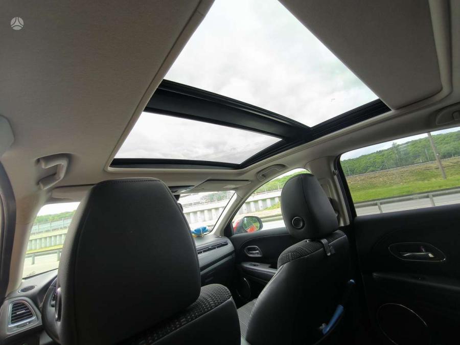 Sarkans Honda HR-V 2017 Kauņa, ar dzinēja tilpumu 1.50 L un nobraukumu 80 tūkst. km par 13700 €, foto 12 vietnē AUTOMOTO.COM.LV