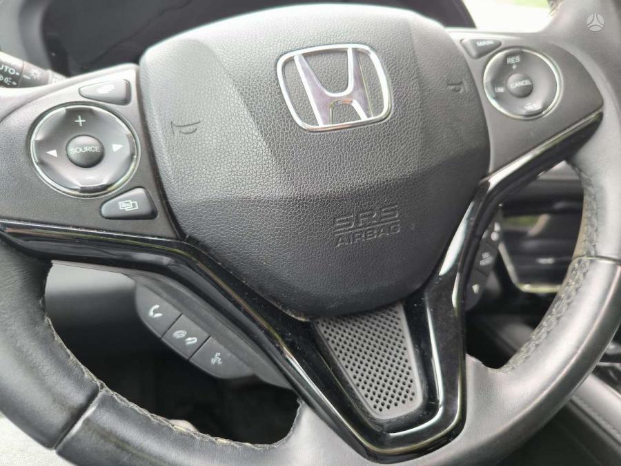 Sarkans Honda HR-V 2017 Kauņa, ar dzinēja tilpumu 1.50 L un nobraukumu 80 tūkst. km par 13700 €, foto 24 vietnē AUTOMOTO.COM.LV