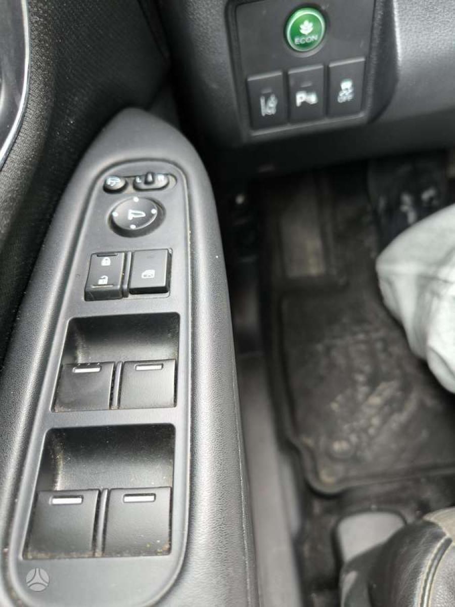 Sarkans Honda HR-V 2017 Kauņa, ar dzinēja tilpumu 1.50 L un nobraukumu 80 tūkst. km par 13700 €, foto 25 vietnē AUTOMOTO.COM.LV