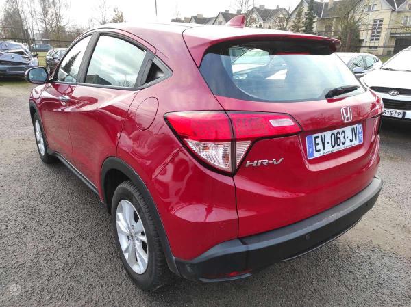 Red Honda HR-V 2018 in Panevezys, with an engine capacity of 1.60 L and mileage of 239 thousand km for 9000 €, photo 9 on AUTOMOTO.COM.LV