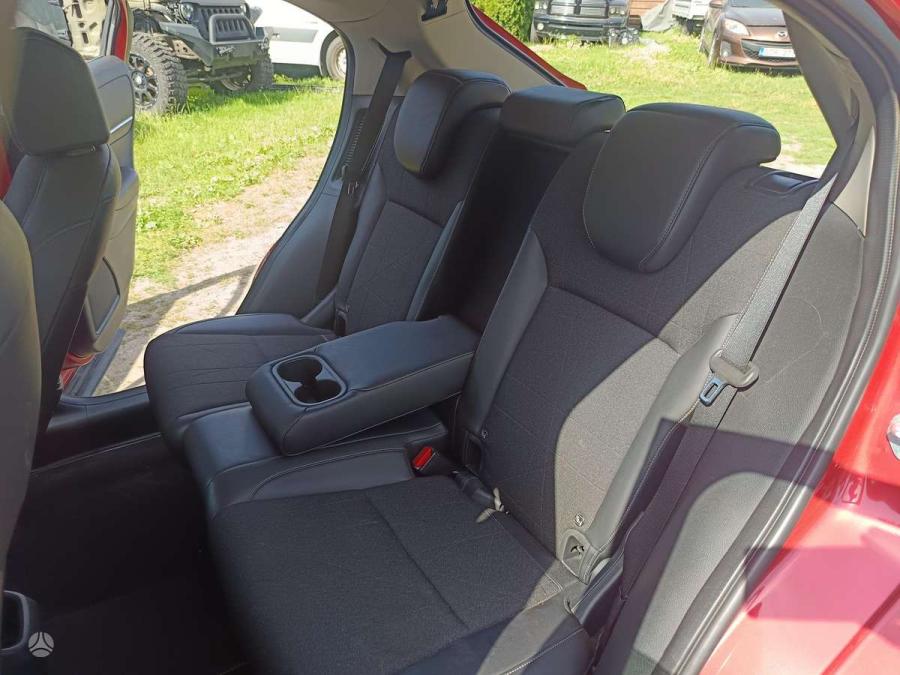 Sarkans Honda HR-V 2022 Marijampole, ar dzinēja tilpumu 1.50 L un nobraukumu 24 tūkst. km par 21999 €, foto 16 vietnē AUTOMOTO.COM.LV