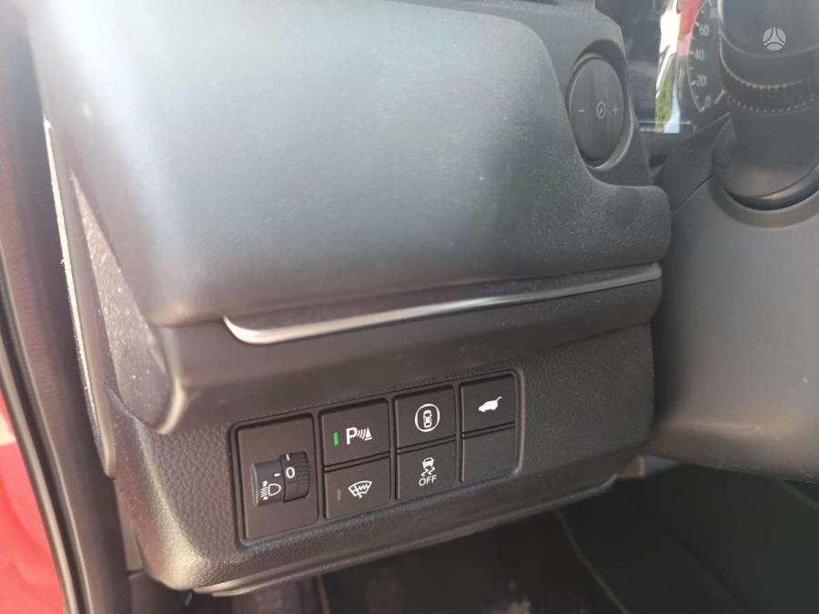 Sarkans Honda HR-V 2022 Marijampole, ar dzinēja tilpumu 1.50 L un nobraukumu 24 tūkst. km par 21999 €, foto 17 vietnē AUTOMOTO.COM.LV